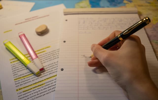 How to Take Aesthetic Notes (2026): Pretty Notes That Hold